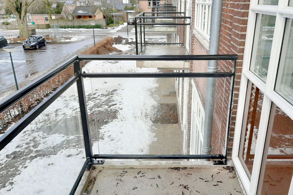 glazen balustrade balkon - Balkonhekwerk