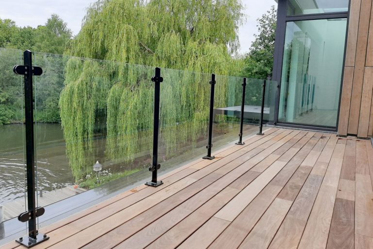 Glazen balustrade balkon