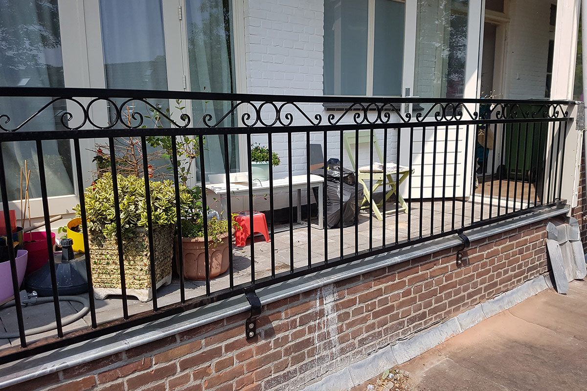 Balkonhekwerk met krullen in Den Haag