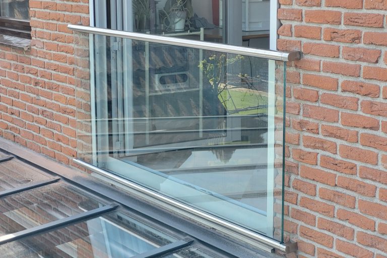 Franse balkons met glas in Twello