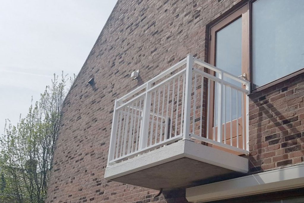 Balkonhek van staal kopen