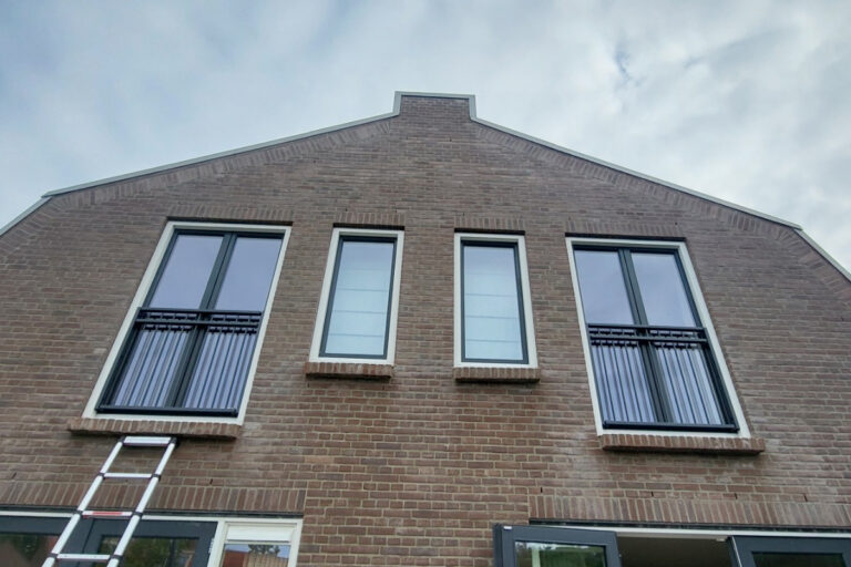 Stalen Franse balkonhekken geplaatst in Enkhuizen